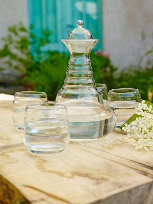 Alladin Gold Carafe and 4 Mythos Glasses